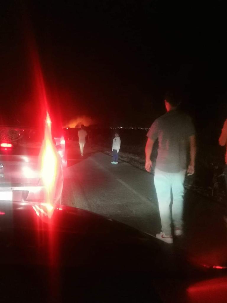 Muere paisano a bordo de su auto; tenía más de tres horas haciendo fila ...