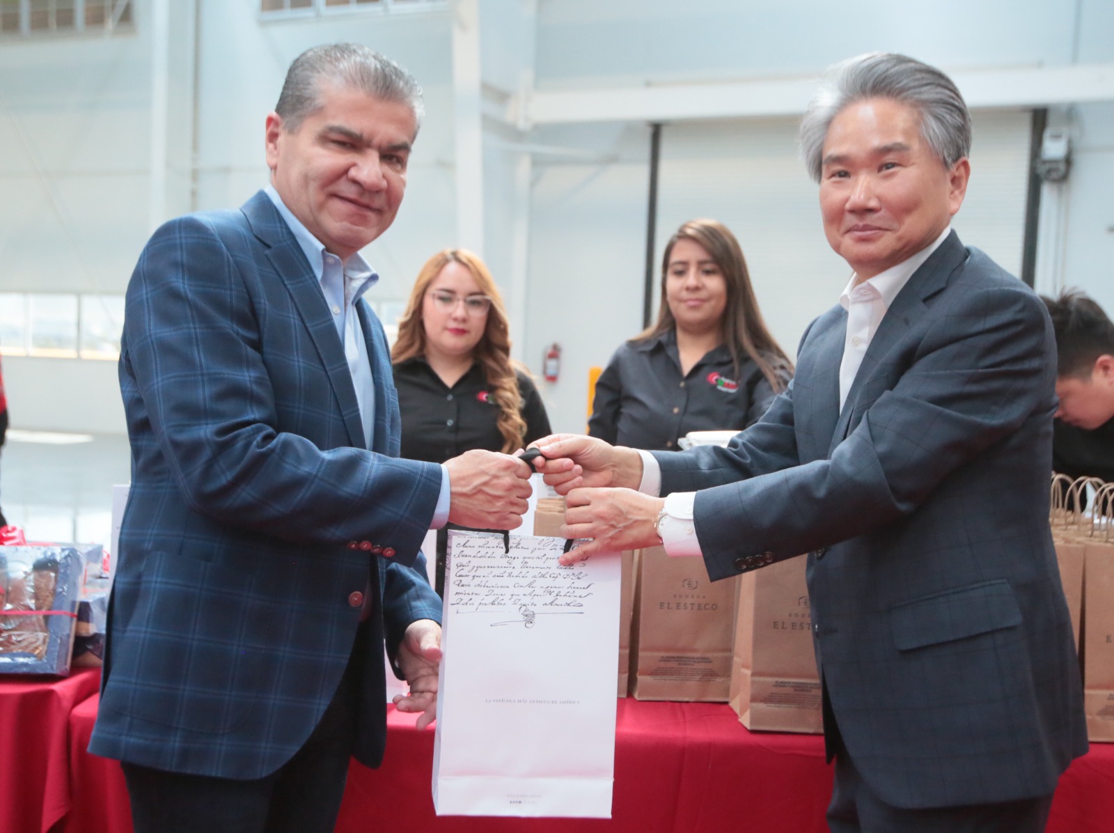 INAUGURAN MIGUEL RIQUELME Y JOSÉ MARÍA MORALES NUEVA PLANTA DE MKDC Y ...