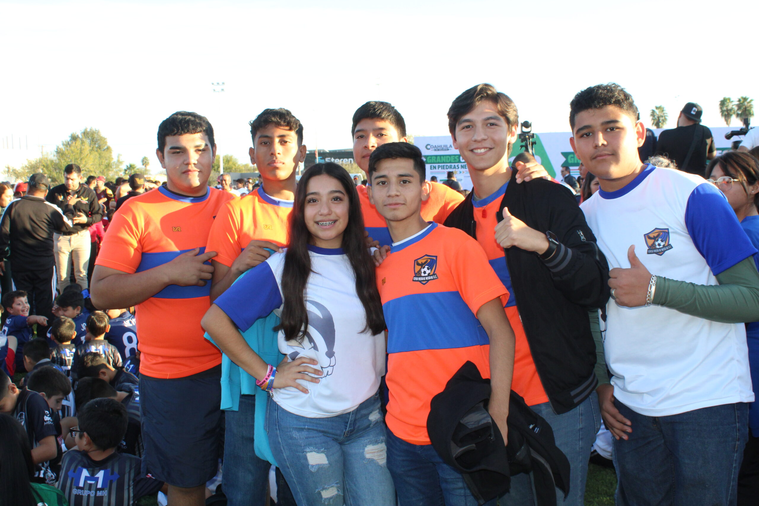 Inauguran Manolo Jiménez y Norma Treviño chancha de pasto sintético en ...